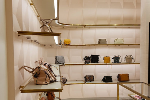 NEON FRANCE Intégrateur solutions d‘éclairage agencement de magasin